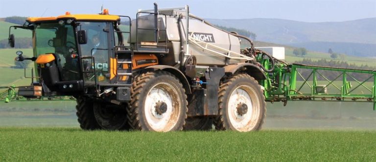 Knight Forward control JCB 4220 Self propelled sprayer - Kilnwick ...